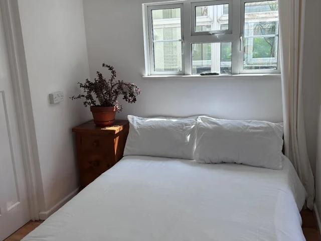 Room at Undertown Lane, Compton Martin
