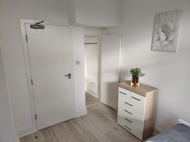 Room at Uneeda Drive, Greater London