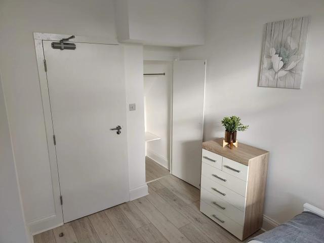 Room at Uneeda Drive, Greater London
