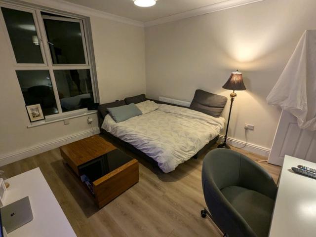 Room at Union Grove, Greater London