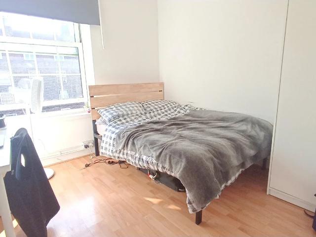 Room at Union Grove, Greater London