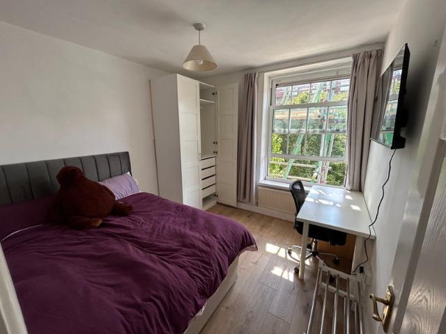 Room at Union Grove, Greater London