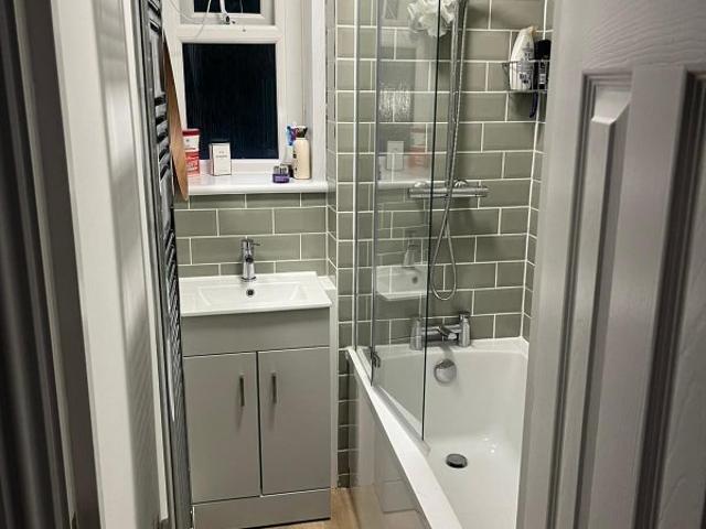 Room at Union Grove, Greater London