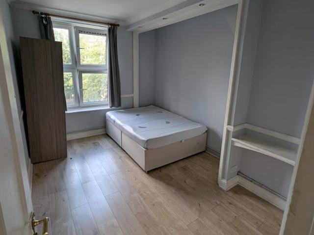 Room at Union Grove, Greater London