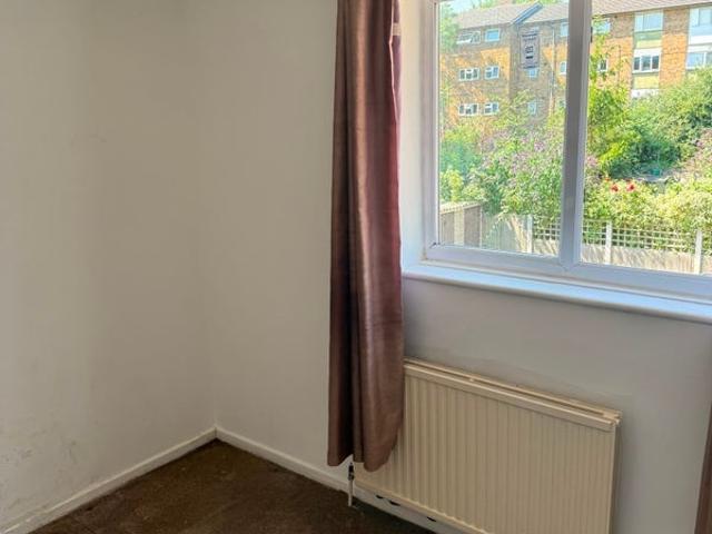 Room at Upper Mayne, Basildon