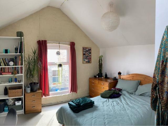 Room at Upper Cheltenham Place, Bristol