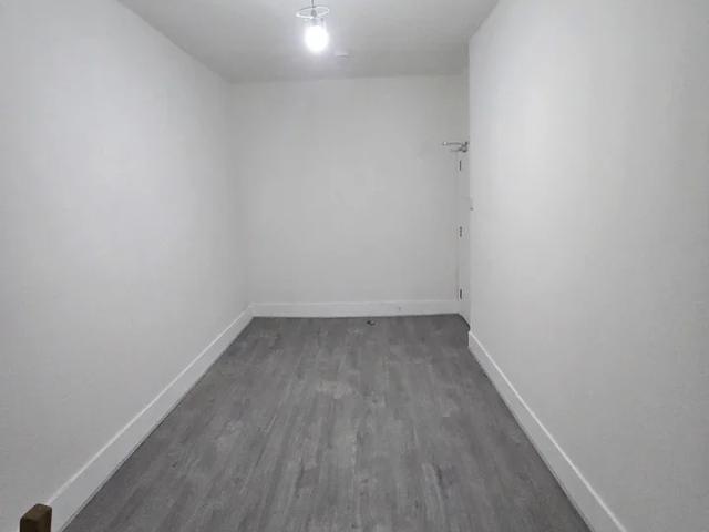 Room at Upper Road, Greater London