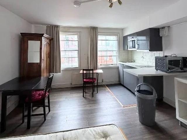 Room at Upper Street, Greater London