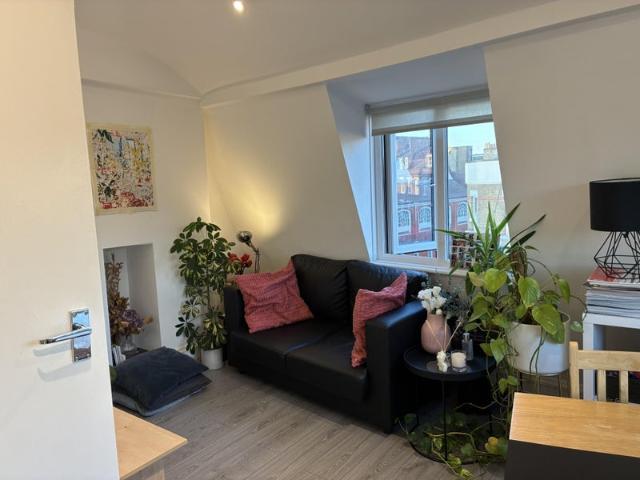 Room at Upper Street, Greater London
