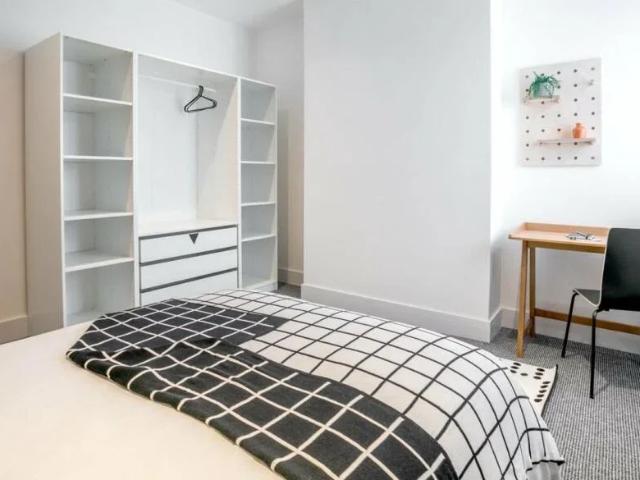 Room at Upperton Road, Leicester