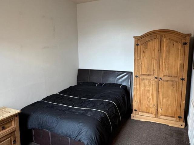 Room at Upperton Road, Leicester