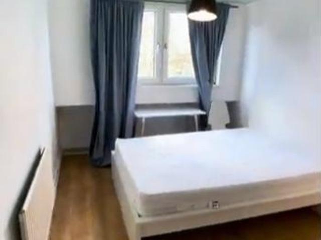 Room at Usk Street, Greater London