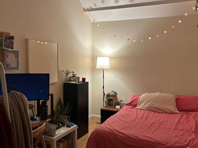 Room at Valnay Street, Greater London