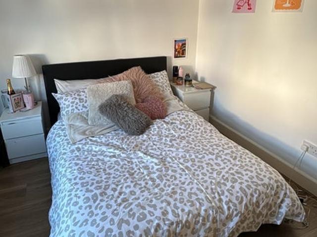 Room at Valnay Street, Greater London