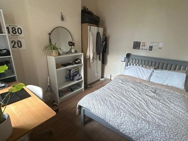 Room at Valnay Street, Greater London