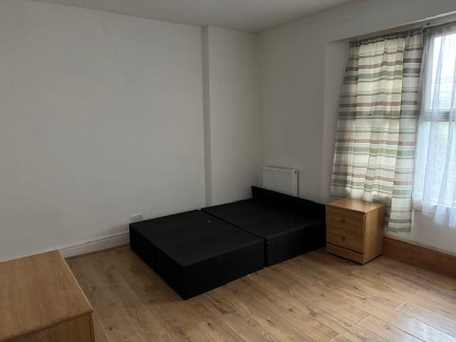 Room at Vale Royal, Greater London