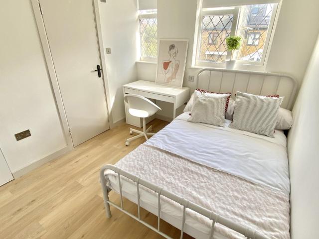 Room at Vallance Road, Greater London