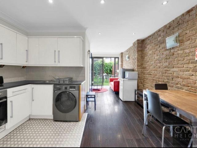 Room at Vallance Road, Greater London