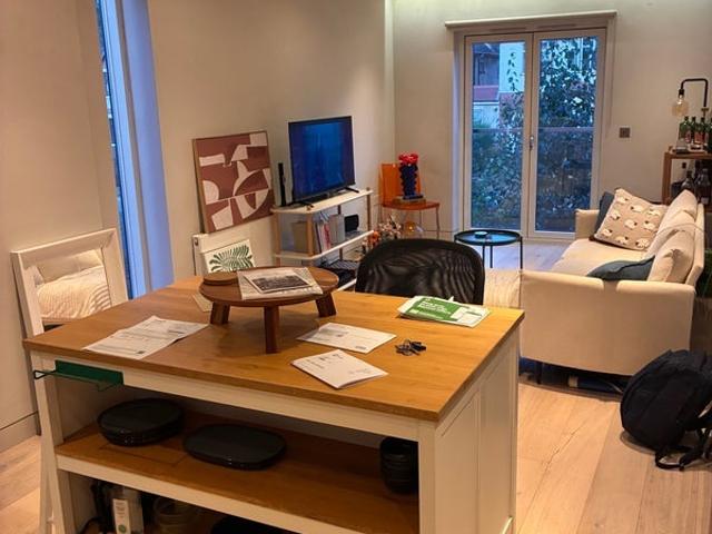Room at Valley Road, Greater London
