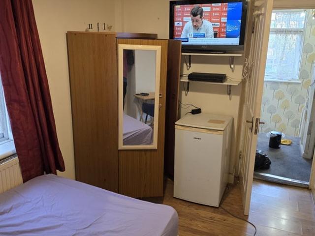 Room at Vandyke Cross, Greater London