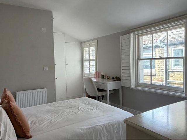 Room at Vanderbilt Road, Greater London