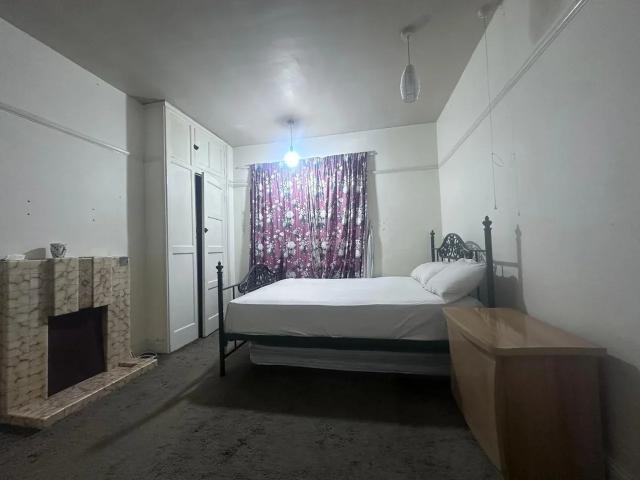 Room at Vaughan Gardens, Greater London