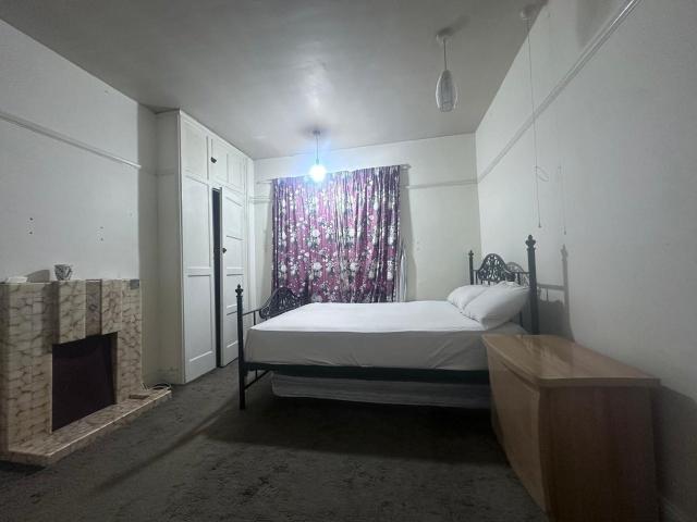 Room at Vaughan Gardens, Greater London