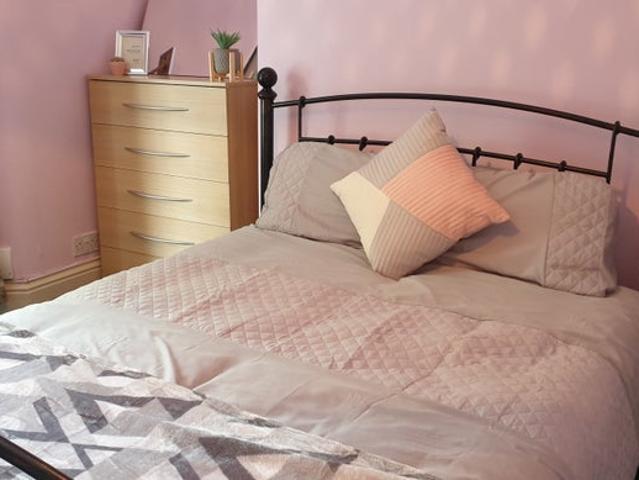 Room at Vaughan Road, Greater London