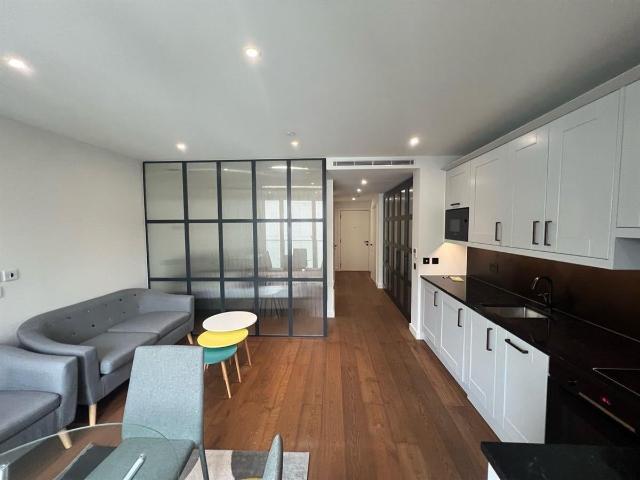 Room at Vaughan Way, Greater London