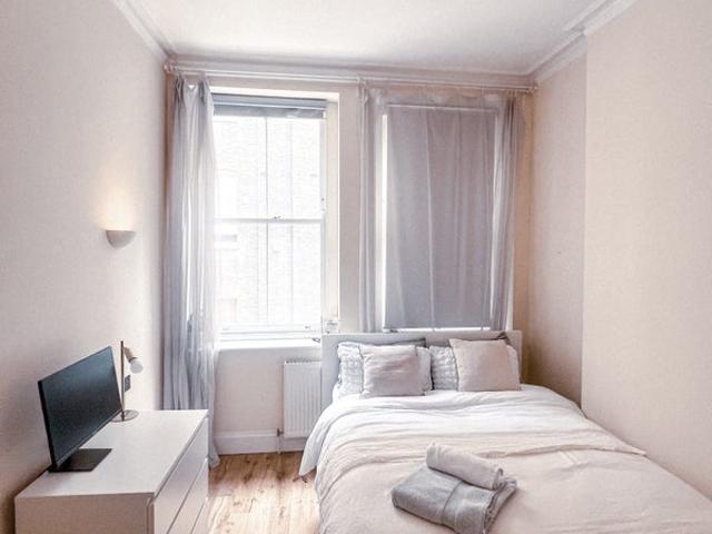 Room at Vauxhall Bridge Road, City of Westminster