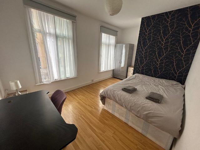 Room at Vauxhall Bridge Road, City of Westminster