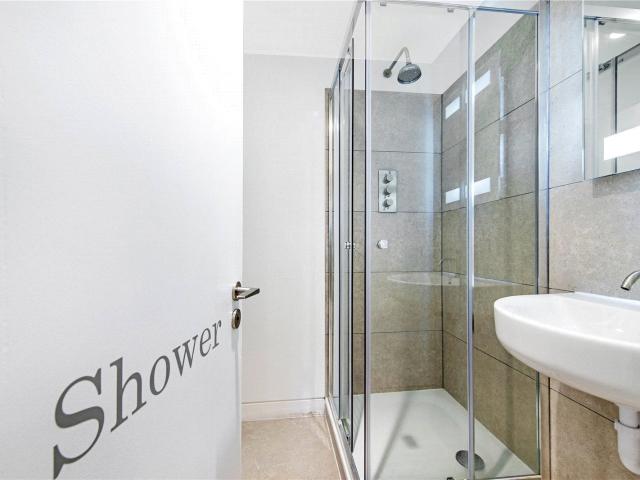 Room at Vauxhall Bridge Road, City of Westminster