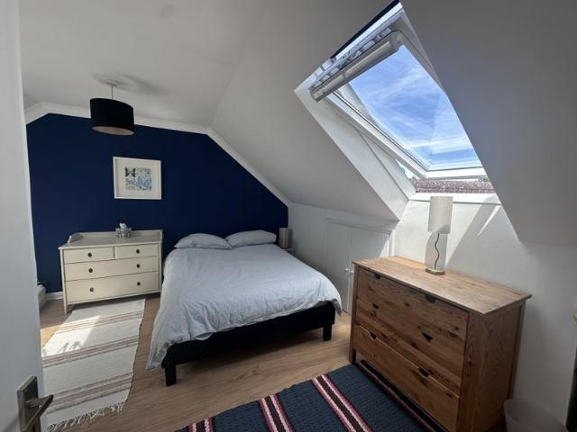 Room at Vectis Road, Greater London