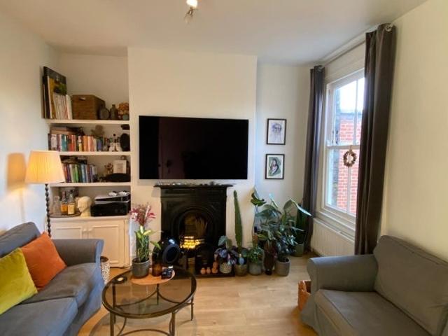 Room at Venn Street, Greater London