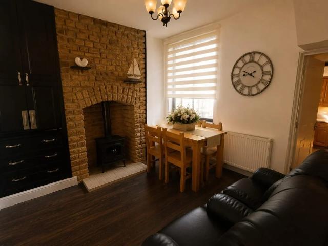 Room at Ventnor Street, Hull