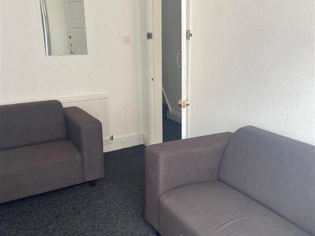 Room at Vermont Street, Kingston Upon Hull