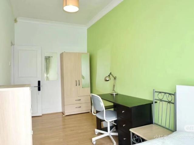 Room at Vereker Road, Greater London