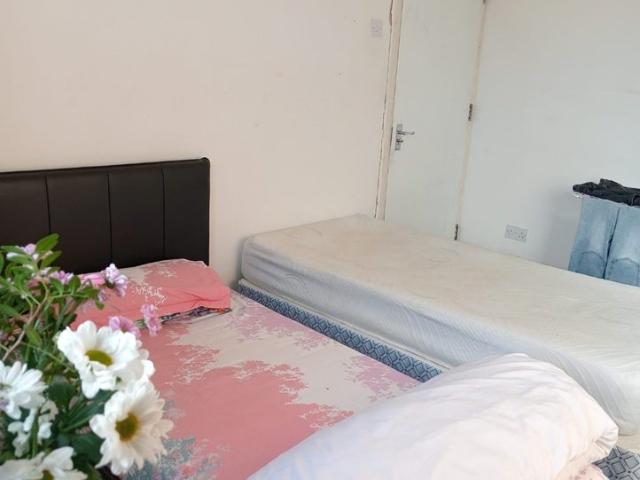 Room at Vicarage Lane, Greater London
