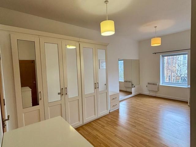 Room at Vicarage Lane, Greater London