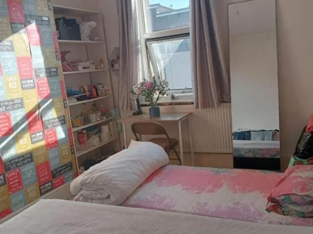 Room at Vicarage Lane, Greater London