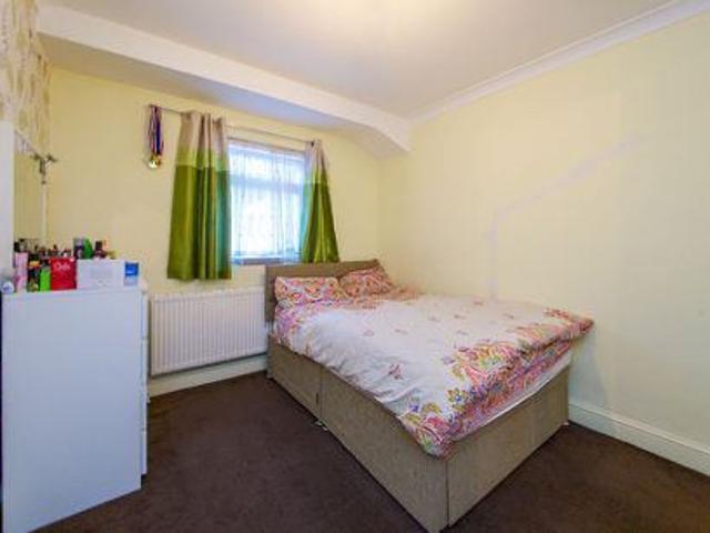 Room at Vicarage Lane, Greater London