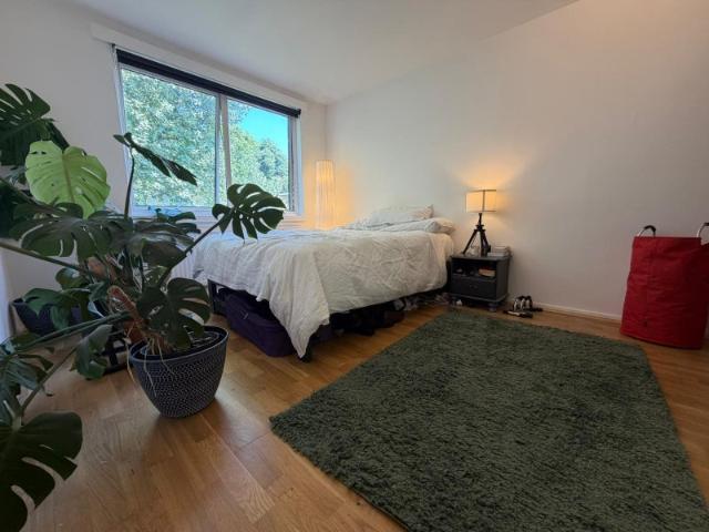 Room at Vicar's Close, Greater London