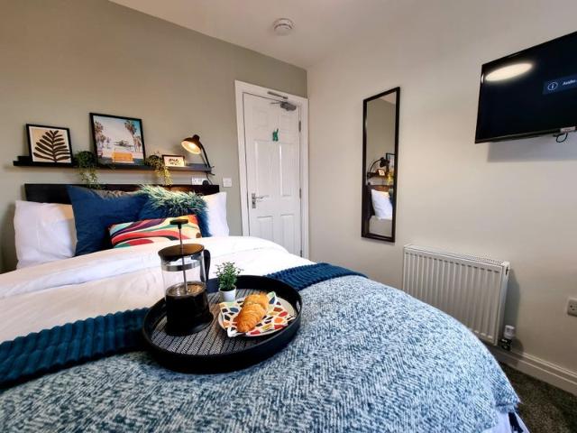 Room at Victor Avenue, Bury