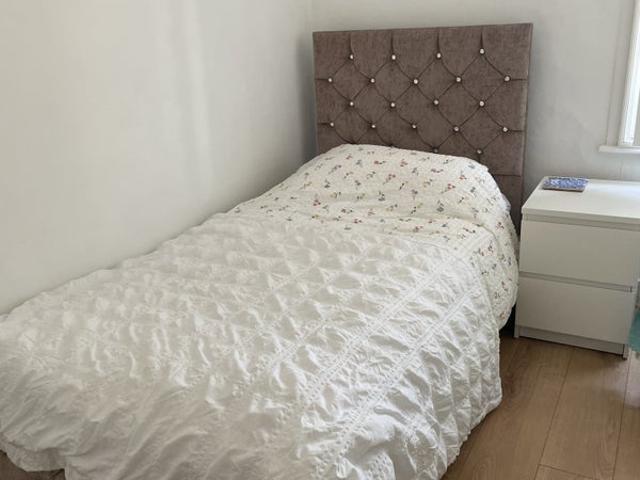 Room at Victor Road, Windsor