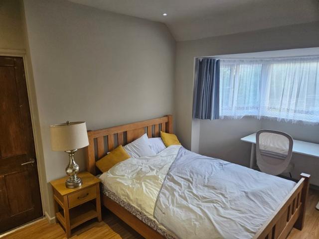 Room at Victoria Avenue, Greater London