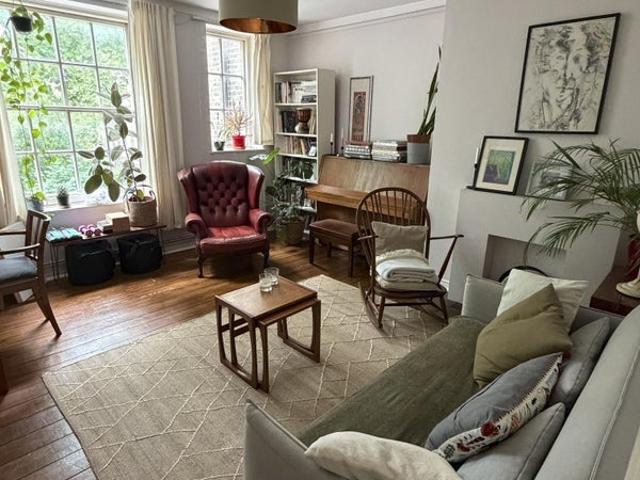 Room at Victoria Park Square, Greater London