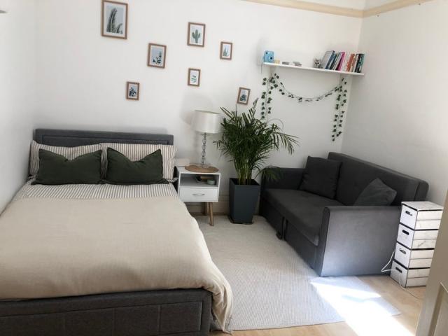 Room at Victoria Park Road, Leicester
