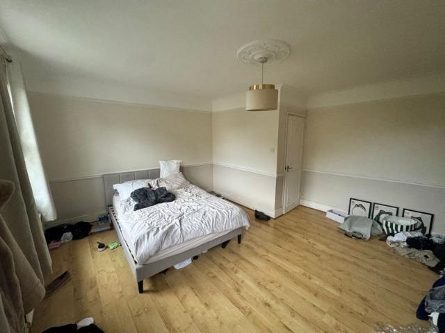 Room at Victoria Rise, Greater London