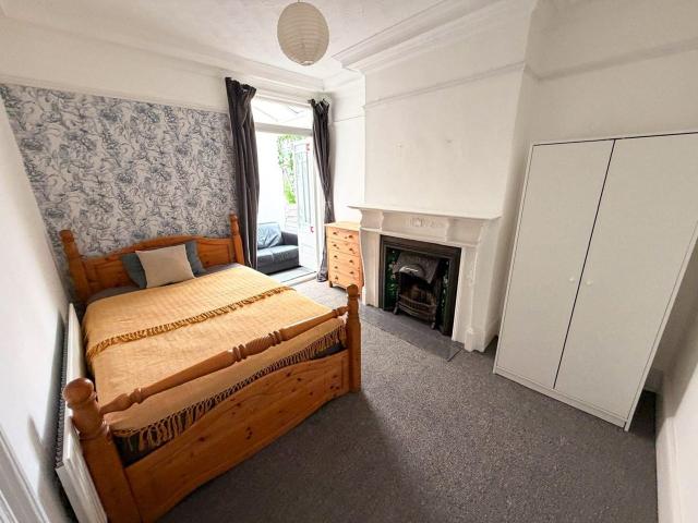 Room at Victoria Road, Chatham