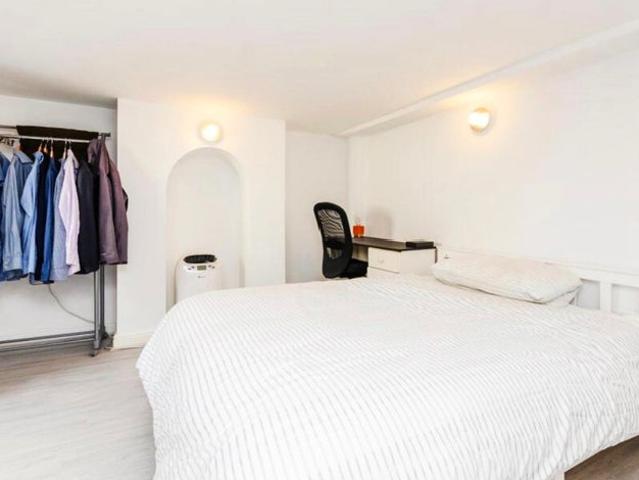 Room at Victoria Road, Chatham